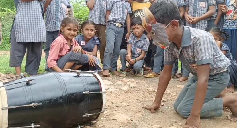 રઘુ રમકડુએ બનાવ્યા જબરદસ્ત રમકડાં, બાળકોને અનોખી રીતે આપે છે શિક્ષણ ...