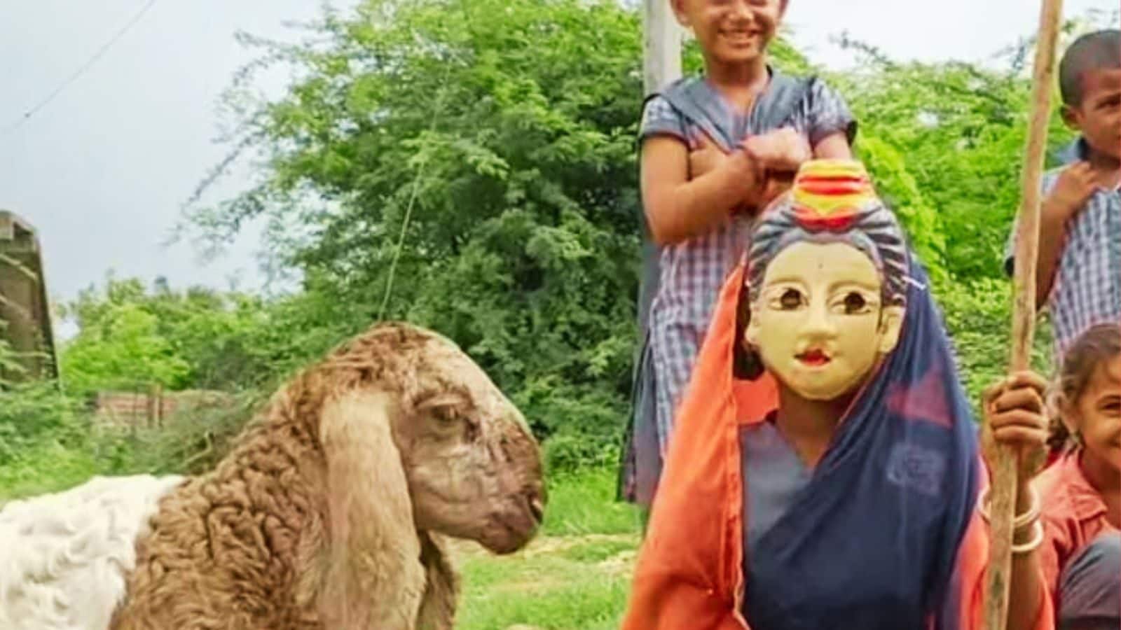 રઘુ રમકડુએ બનાવ્યા જબરદસ્ત રમકડાં, બાળકોને અનોખી રીતે આપે છે શિક્ષણ ...