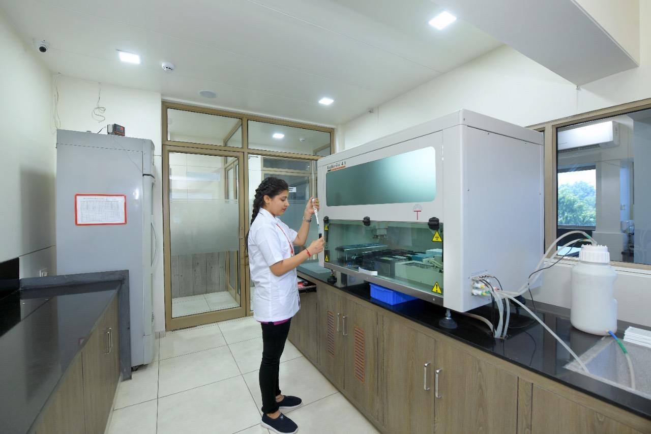 બ્લડની ડોર સ્ટેપ ડિલિવરી: એક કોલ પર તમારા જોઈતા સ્થળે મળશે લોહી, નોંધી ...