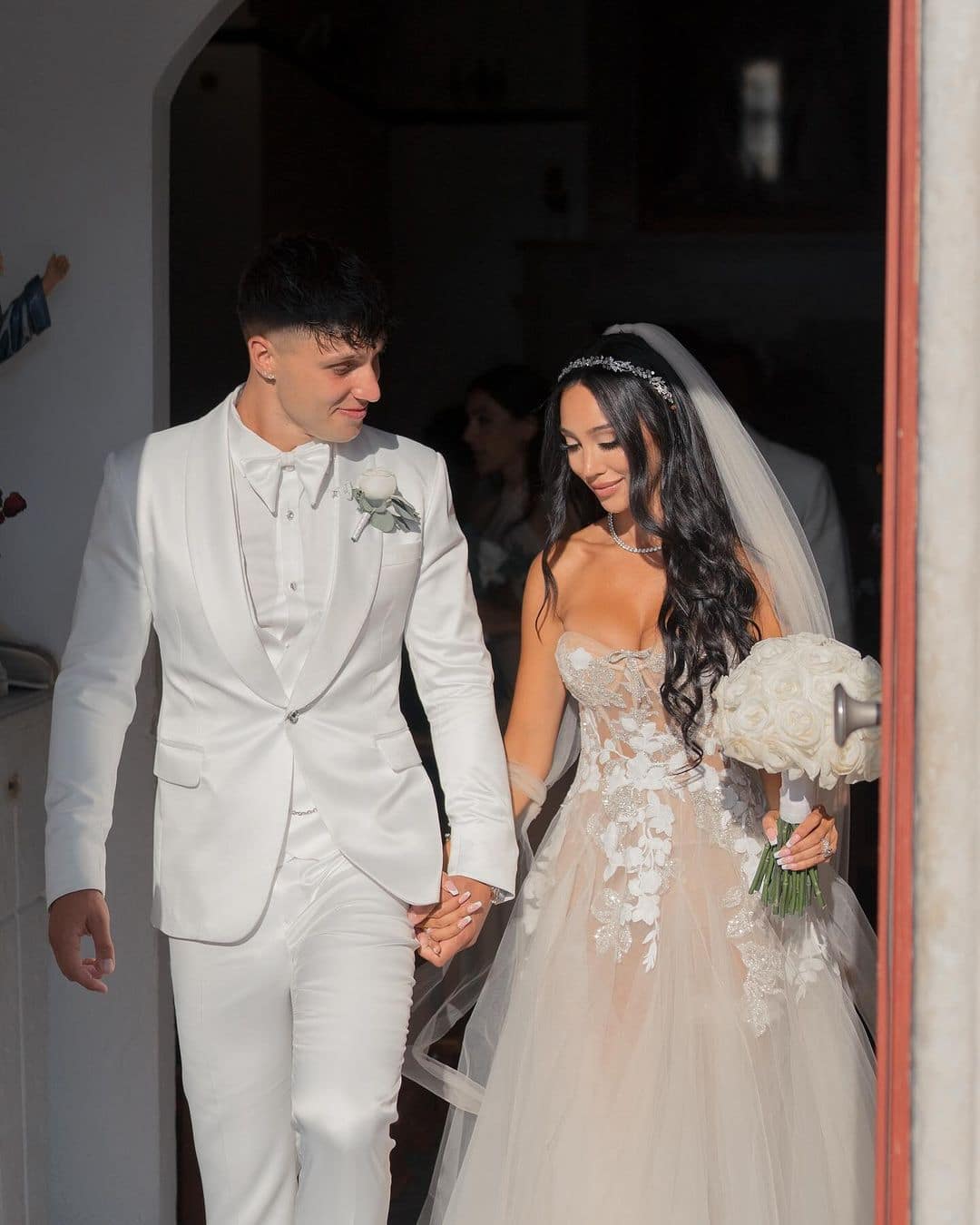 ભારે કરી: આ એક્ટ્રેસે પોતાના ભાઈ સાથે લગ્ન કરી લીધા, હવે ગંદા કામ કરી ...