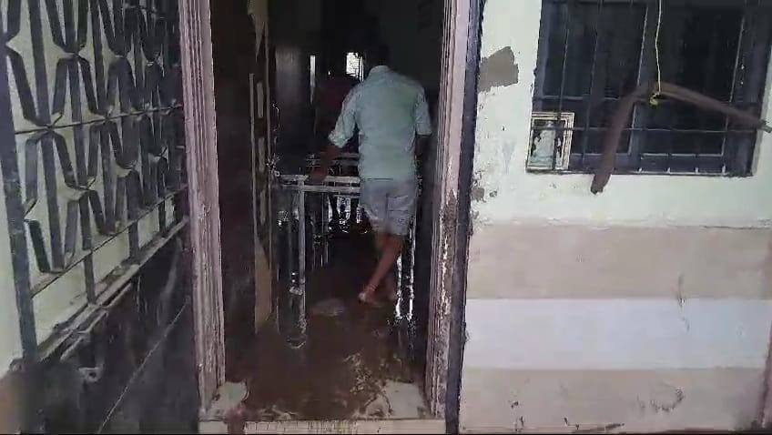 જામનગરમાં પૂર બાદ લોકોની હાલત ખરાબ - Bad condition of people after ...