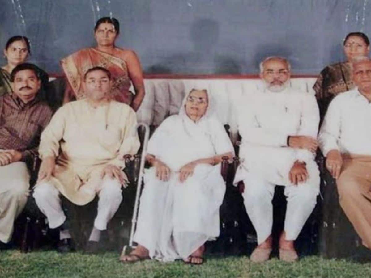 On the occasion of Prime Minister Narendra Modi birthday family members ...