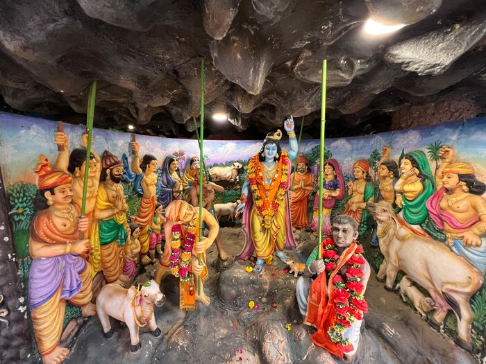 શિવલિંગ આકારનું મંદિર, અહીં ભક્તોને થશે તમામ દેવી દેવતાઓના દર્શન ...