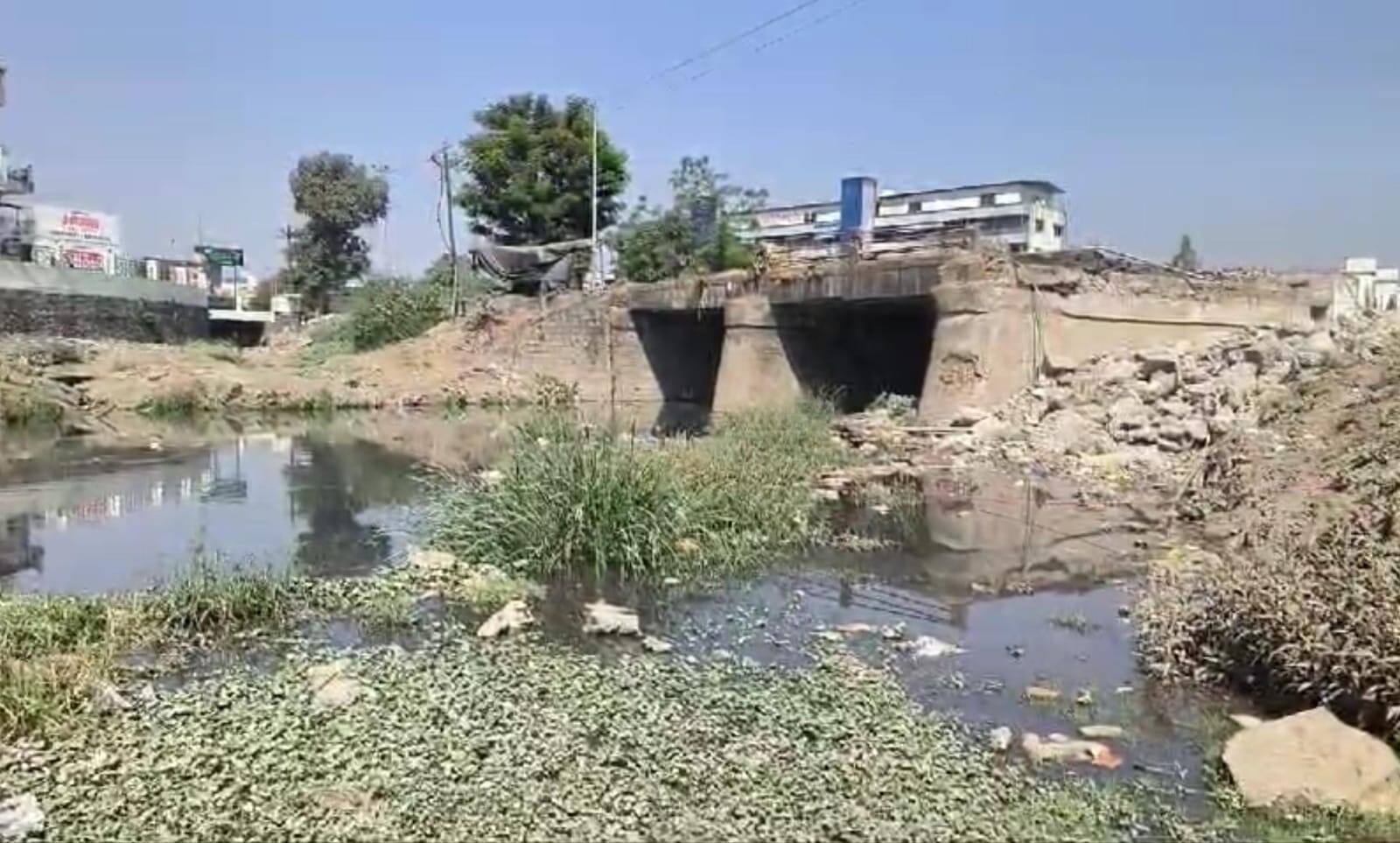 નવસારીનો ઐતિહાસિક કાળો પુલ ઇતિહાસ બન્યો, આ વ્યક્તિએ નિર્માણ માટે આપ્યા ...