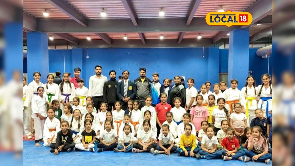 Khel Mahakumbh Students win 22 medals and Rs 80,000 in karate tournament