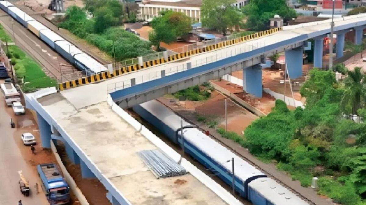 ભોપાલમાં બન્યો અનોખો બ્રિજ: 90 ડિગ્રીનો વળાંક, સોશિયલ મીડિયા પર લોકોએ ...