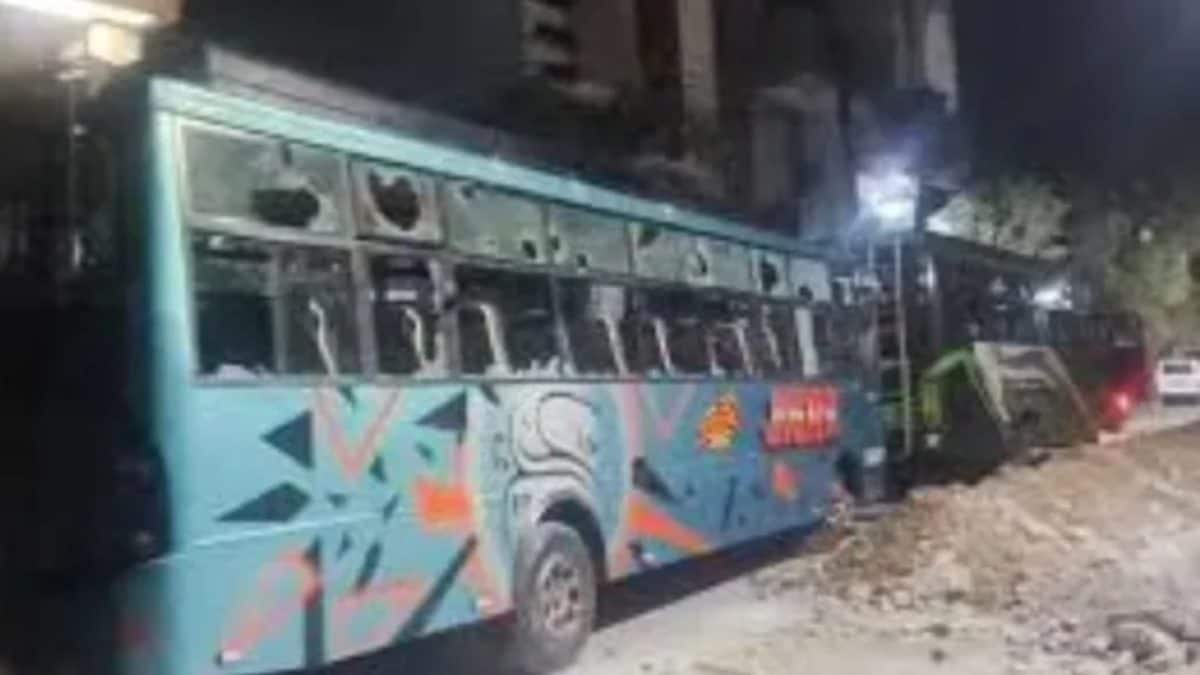 ઉજ્જૈનમાં પથ્થરમારો, અનેક સરકારી બસોમાં તોડફોડ: એક દુકાન આગના હવાલે કરી ...