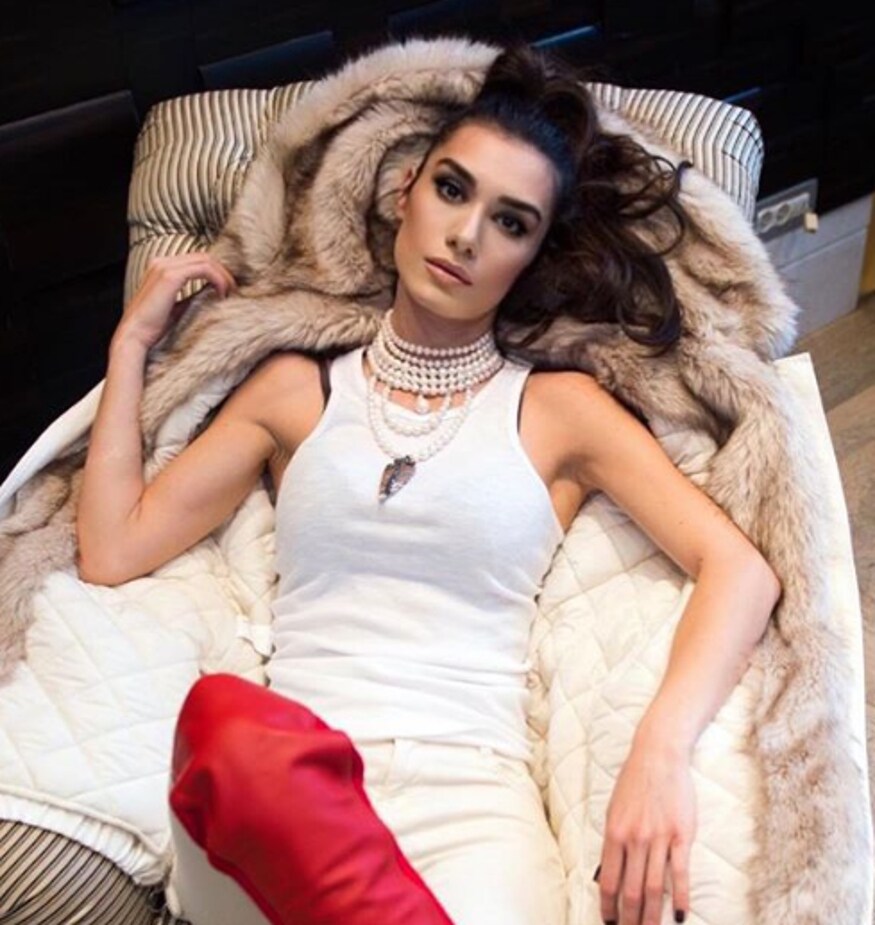 ارطغرل غازی کی اداکارہ نے شیئر کی انتہائی بولڈ تصاویر ، فینس کے اڑے ہوش – News18 اردو