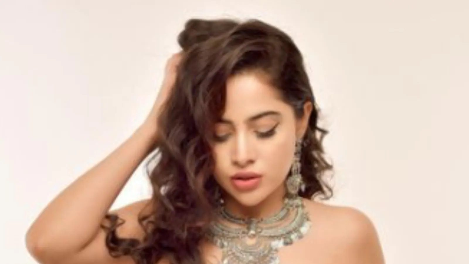 Urfi Javed نے پارک میں کھلے عام ڈریس اڑاتے ہوئے کیا ایسا ڈانس، ہر منٹ ...