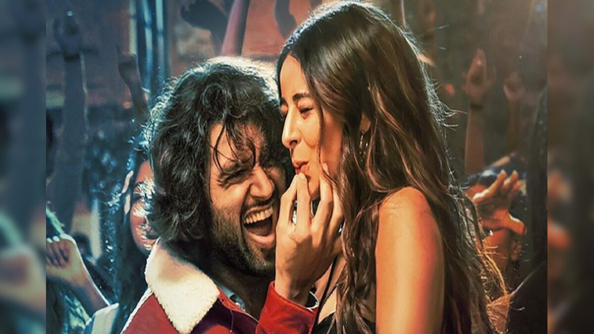 Liger New Poster:’لائیگر‘کے نئے پوسٹر میں وجئے-اننیا کے درمیان نظر آئی ...