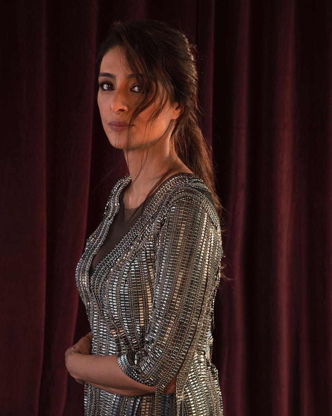 52 سال کی عمر میں مشہور اداکارہ تبو نے کرایا اتنا بولڈ فوٹوشوٹ، فینس رہ ...