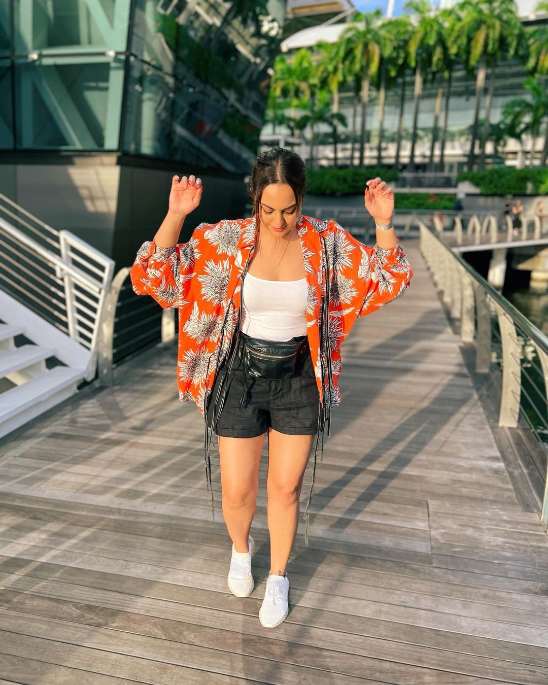 اداکارہ سوناکشی سنہا نے سفید ڈریس میں دکھایا گلیمرس انداز، فدا ہوئے ...