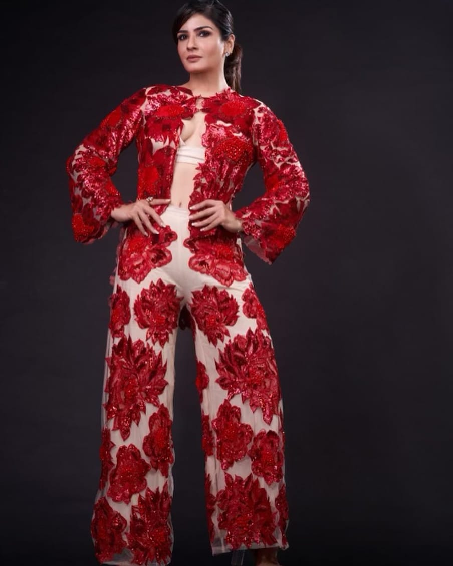 bollywood actress raveena tandon bold photoshoot as she shows cleavage ...