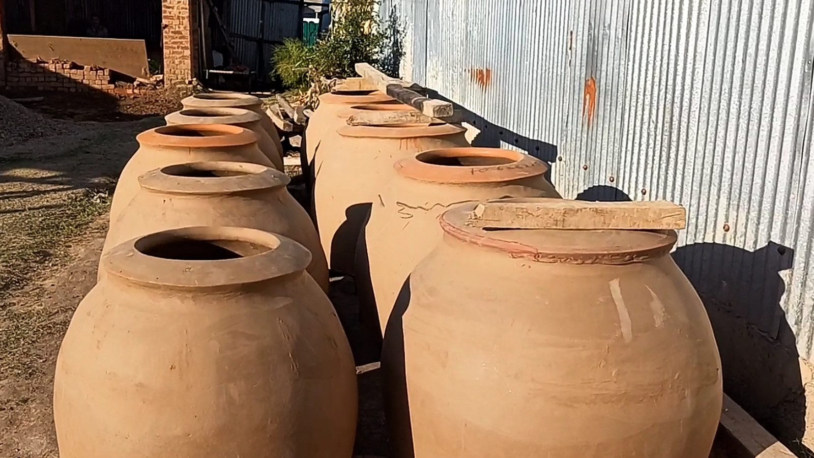 The Art Of Pottery Making Is Still Alive In Jammu And Kashmir Jkmun Imt جموں و کشمیر میں آج