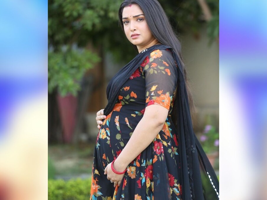 اداکارہ امرپالی دوبے نے فینس کو دیا جھٹکا، شادی کے بغیر ہی فلانٹ کرتی ...