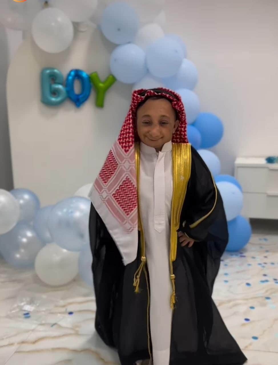 سعودی عرب کے پستہ قد سوشل میڈیا اسٹار عزیز الاحمد کا 27 سال کی عمر میں ...