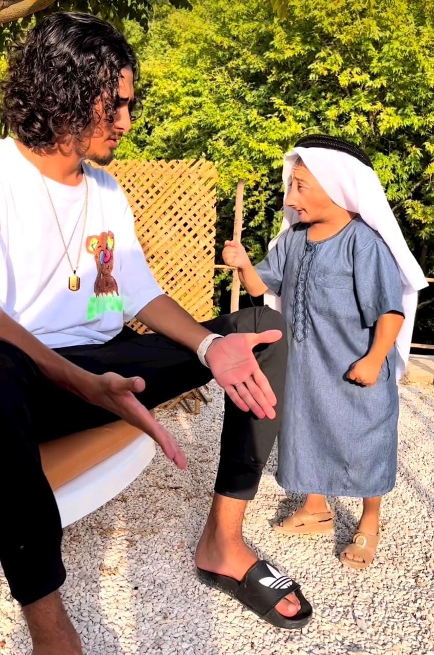 سعودی عرب کے پستہ قد سوشل میڈیا اسٹار عزیز الاحمد کا 27 سال کی عمر میں انتقال – News18 اردو