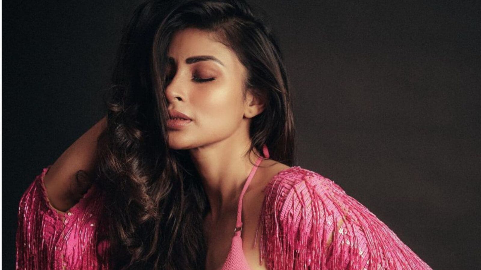 Bollywooda ctress mouni roy share her new look in pink bra top flaunts toned figure see her ...