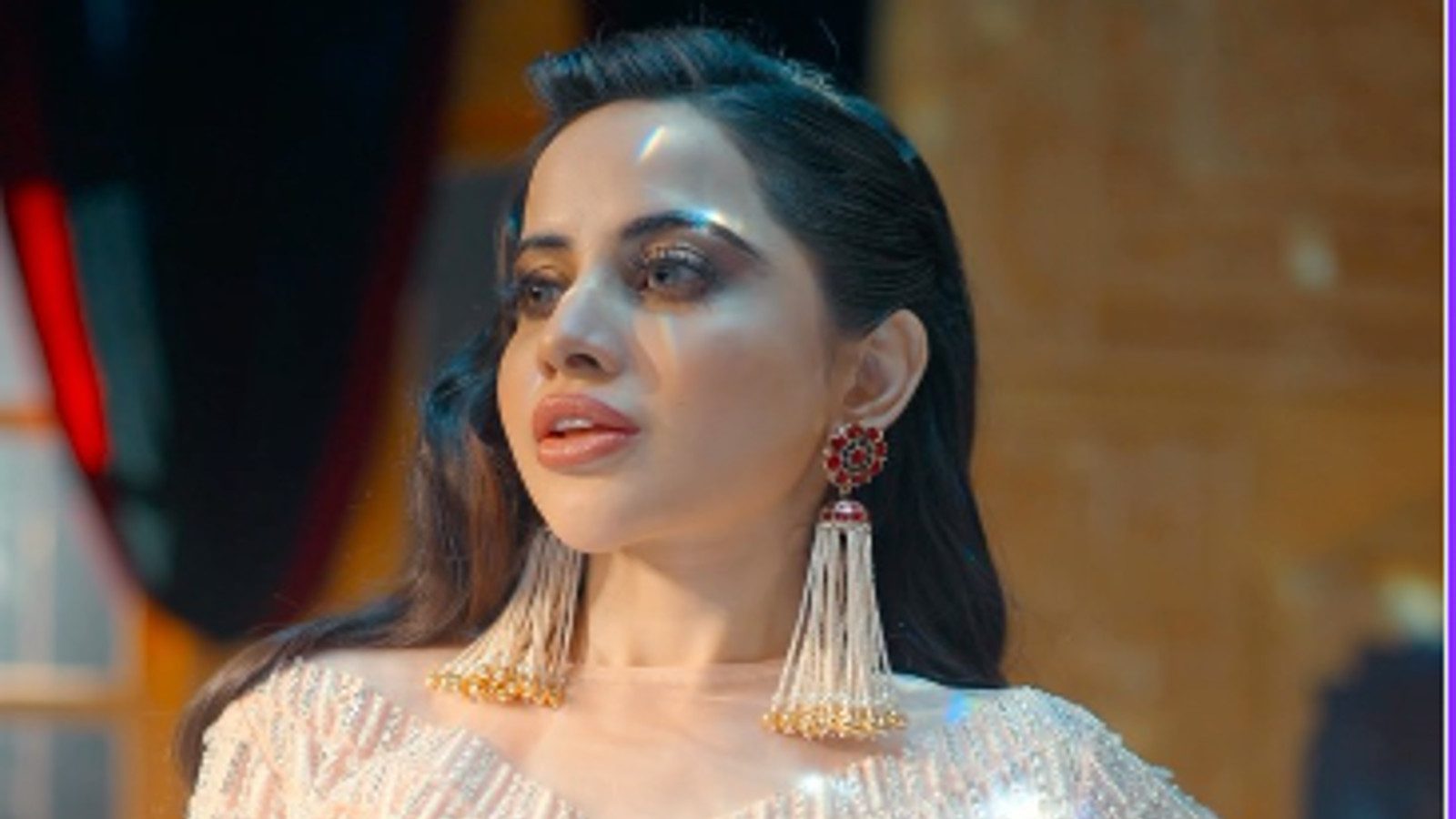 Bigg boss ott fame actress urfi javed made her new outfit by screw see ...