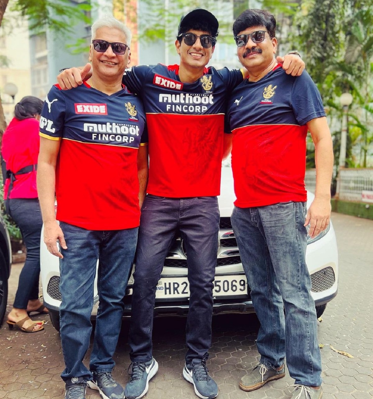 مشہور بالی ووڈ سنگر کے بھائی کو ڈیٹ کر رہی ہیں کرکٹر اسمرتی مندھانا ...