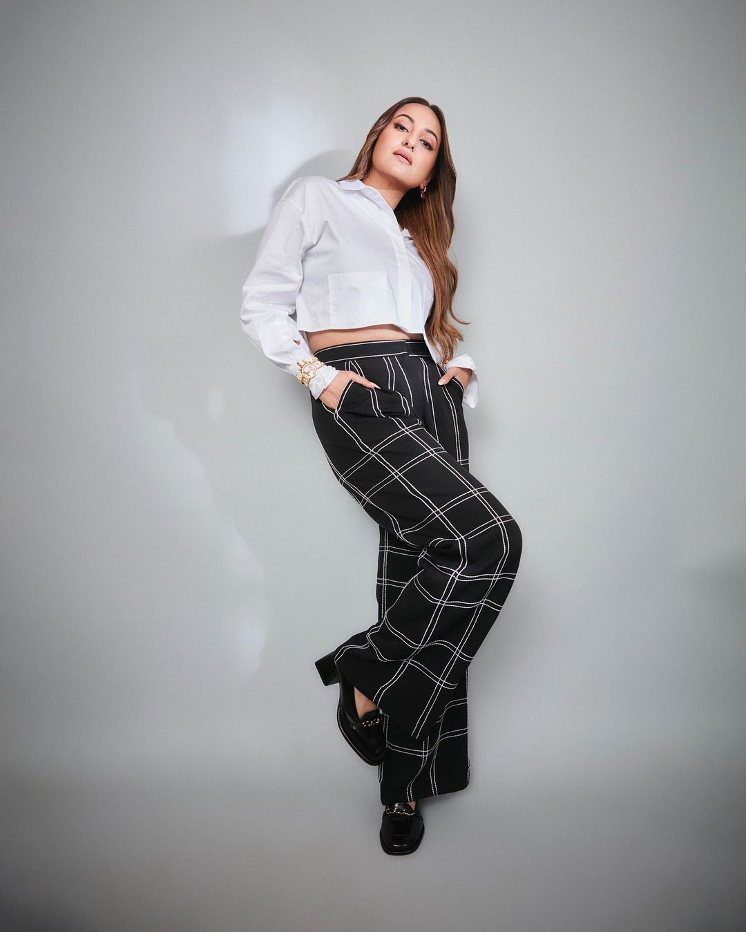 اداکارہ سوناکشی سنہا نے پہنی اتنی مہنگی ڈریس، قیمت جان کر رہ جائیں گے ...