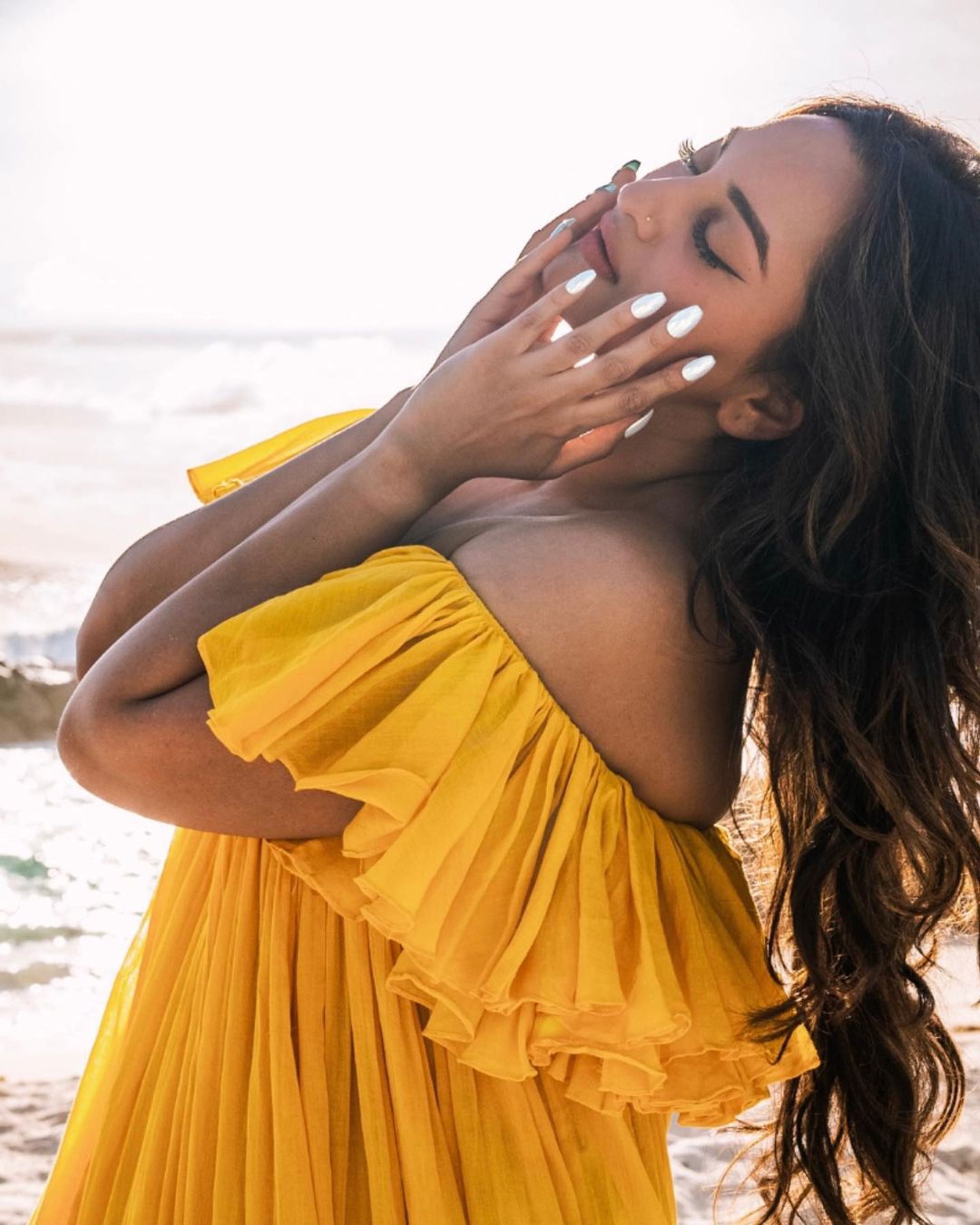 اداکارہ سوناکشی سنہا نے انڈو ویسٹرن لک میں دکھایا بولڈ اوتار، فینس نے ...