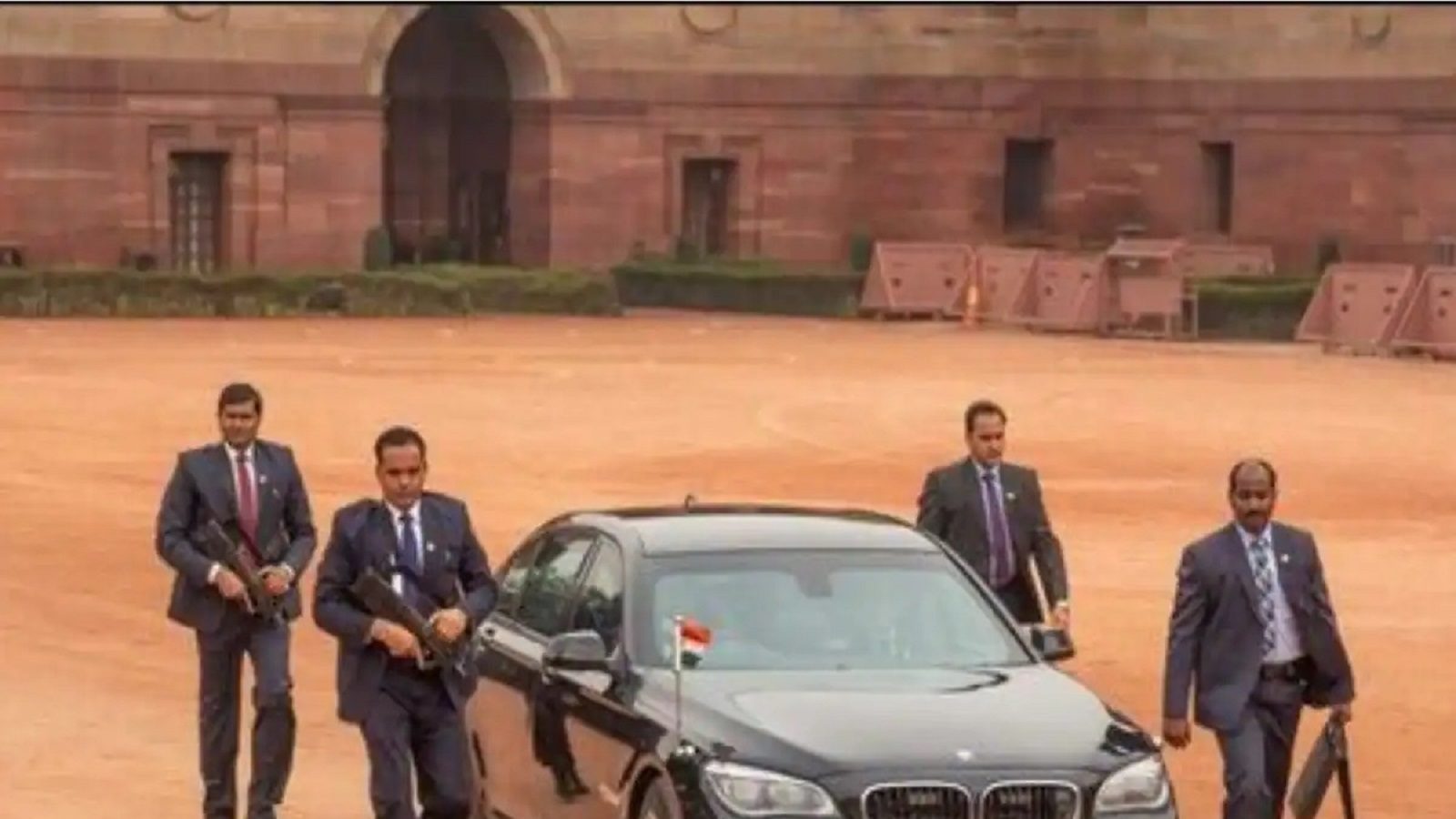 Spg security commando weapons fn 2000 assault rifle to sub machine gun ...