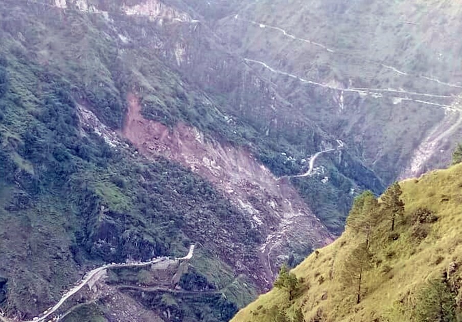 Weather today massive landslide at nigulsari kinnaur shimla kaza nh 200 ...