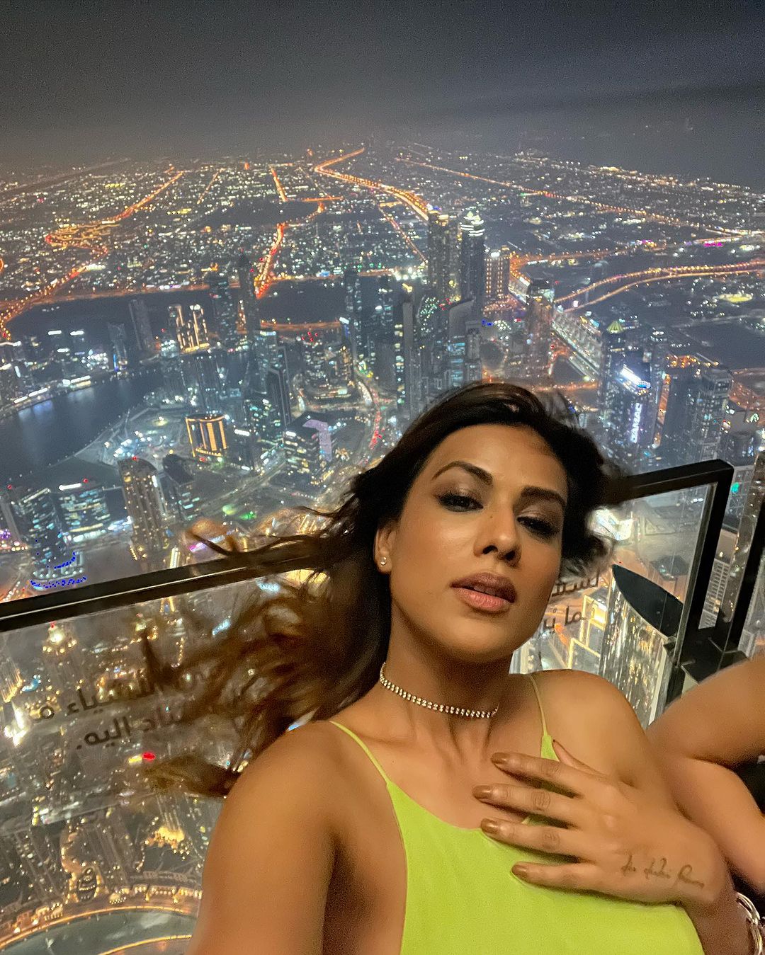 اداکارہ نیا شرما نے برج خلیفہ پر کرایا اتنا گلیمرس فوٹوشوٹ، دیکھ کر دنگ ...