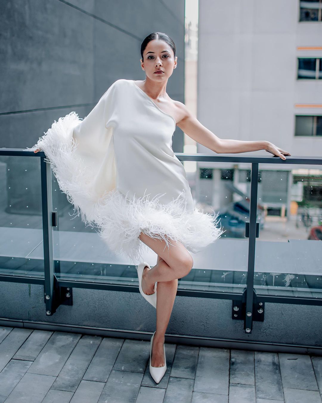 Bollywood actress shehnaaz gill flaunts toned legs in latest photoshoot ...