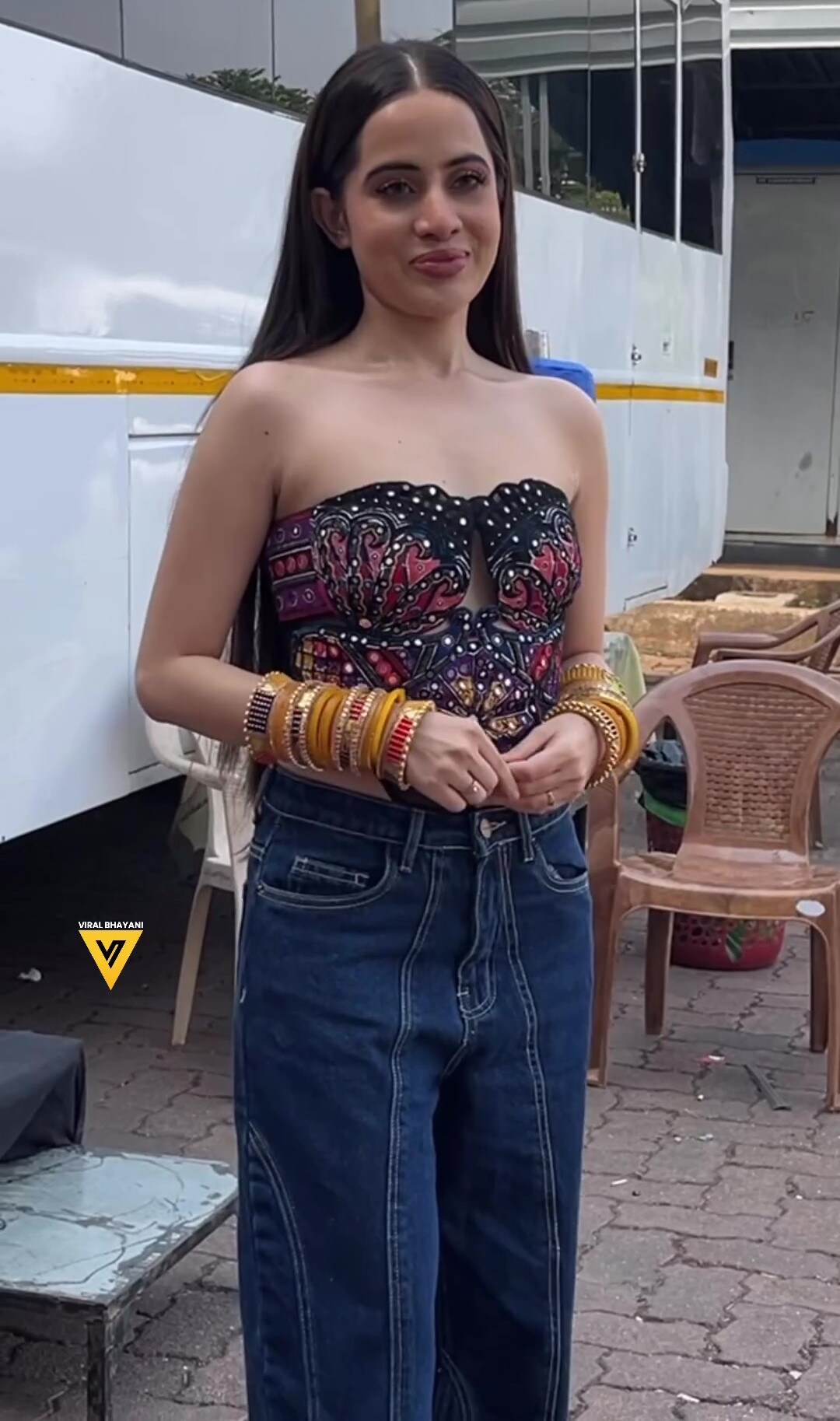 عرفی جاوید نے نئے لک سے پھر مچایا تہلکہ، آف شولڈر ڈریس میں ڈھایا قہر ...