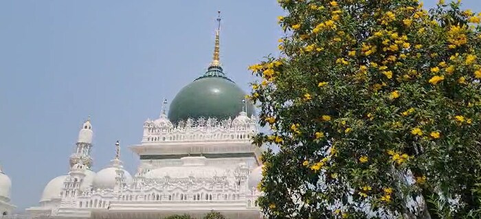 Uttar pradesh unique holi of barabanki deva sharif sufi saint haji ...