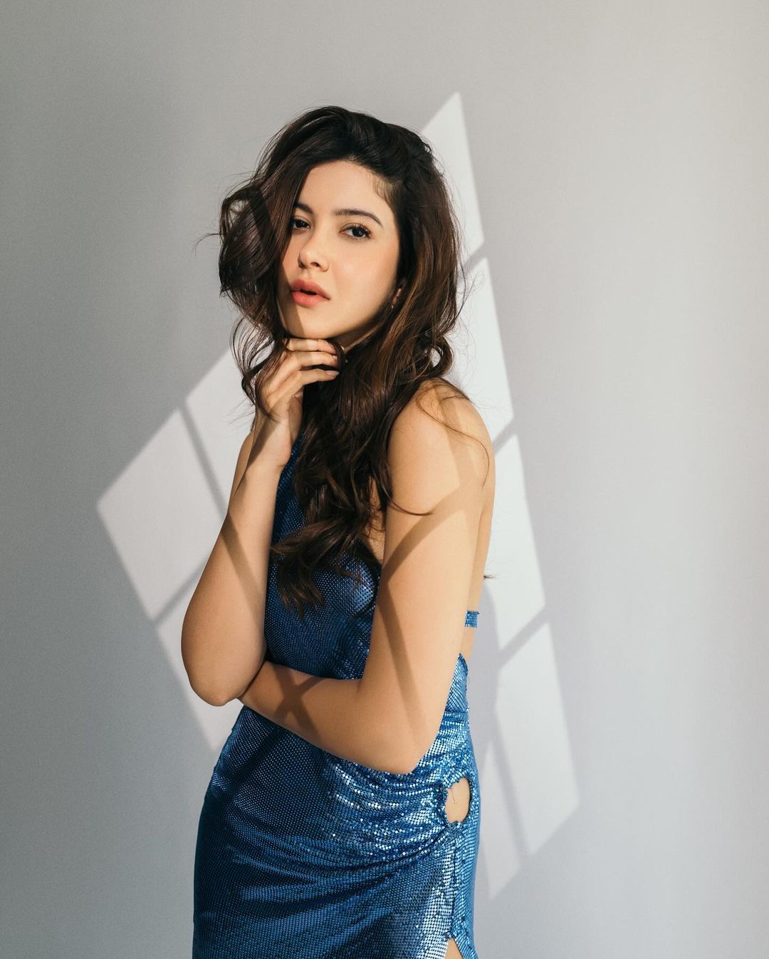 Shanaya kapoor is looking so pretty in a blue shimmery thigh high slit floor touching gown imt ...