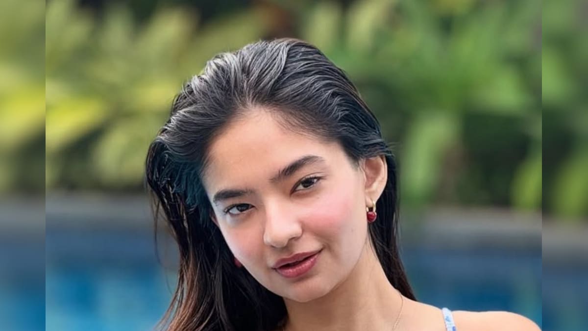 Tv 22 years old actress anushka sen flaunts figure in monokini in ...