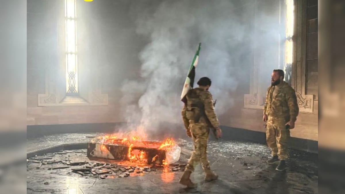 Syrian rebel fighters set fire to tomb of bashar al assad father middle ...