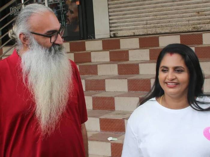 Tv actresss divya sreedhar reacts on divorce rumor with 49 years older ...