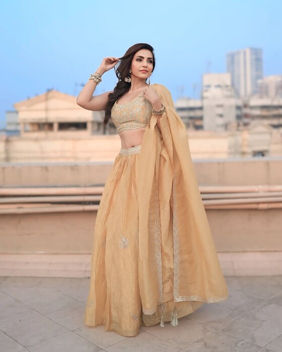 Ishqbaaz actress navina bole reveals sajid khan asked her to take off ...