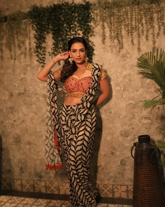 Ishqbaaz actress navina bole reveals sajid khan asked her to take off ...