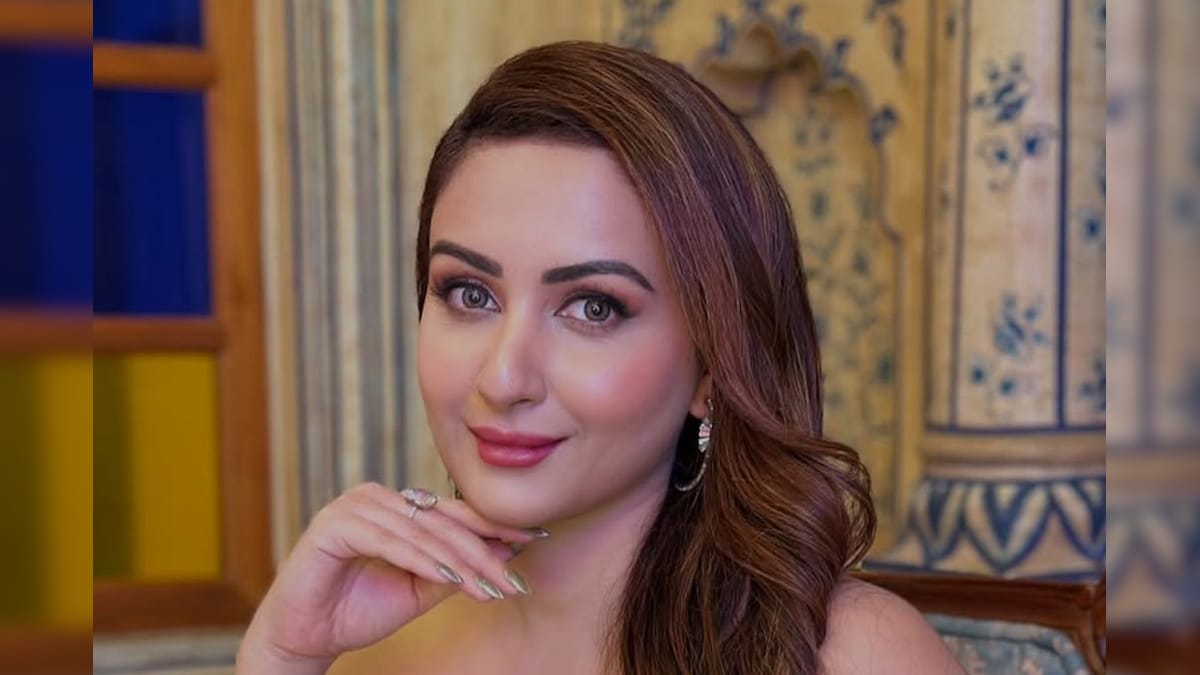 Bollywood actress zaara yesmin stunning look in slit cut dress see her ...