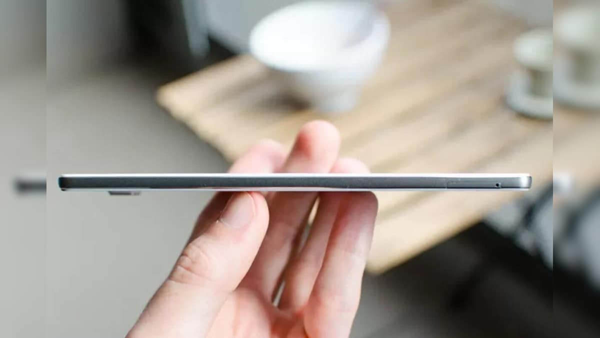 Top 7 slimmest and lightest smartphones of 2025 check list mud - 2025 ...