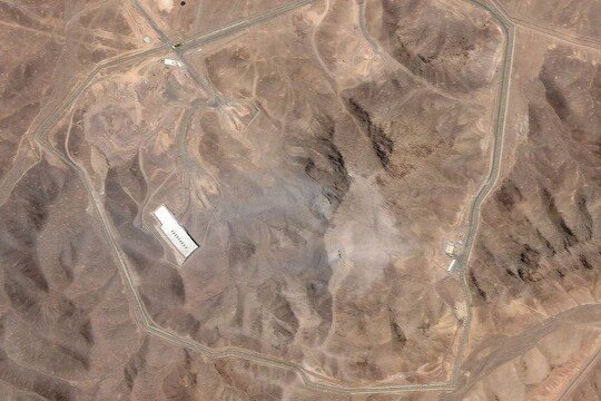 Breaking news satellite images show damage to entryways to iran fordo ...