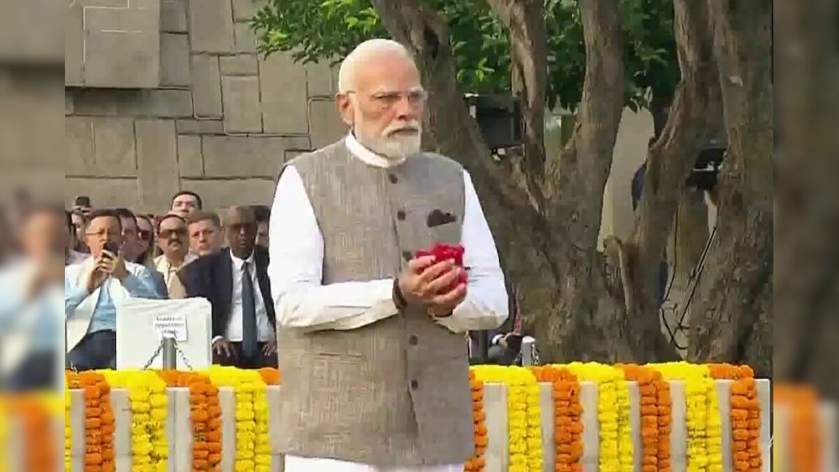 Tributes paid to Gandhi and Lal Bahadur Shastri at Raj Ghat and Vijay ...