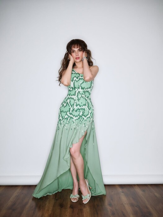 Bollywood 39 years old actress aditi rao hydari mermaid bold style ...