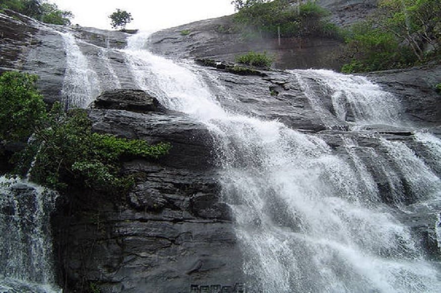 The floods in the Kutralam falls are caused by continuous rain ...