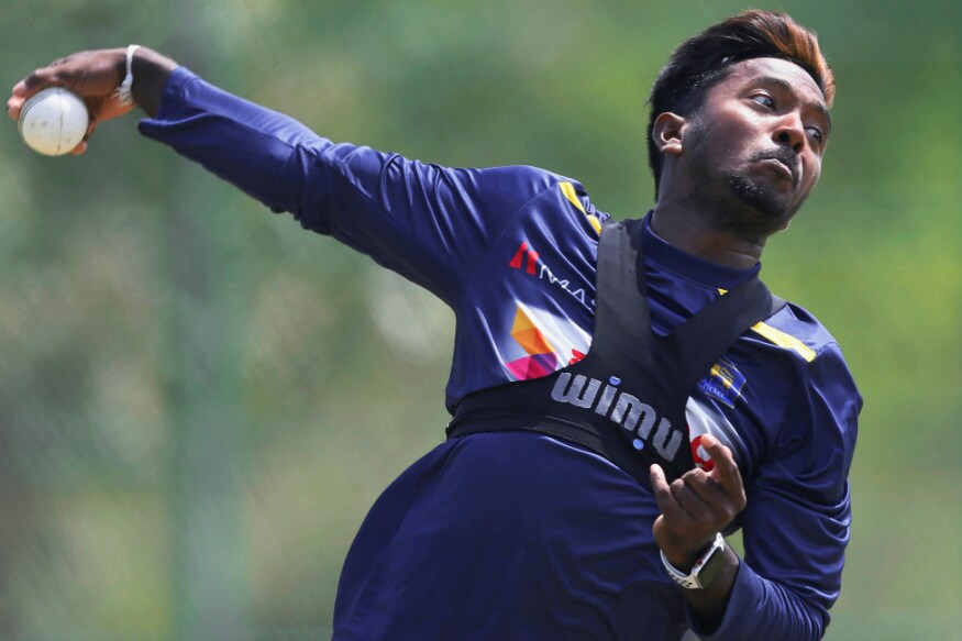 இலங்கையின் அகிலா தனஞ்சயா பந்துவீச ஐசிசி தடை! | விளையாட்டு - News18 தமிழ்