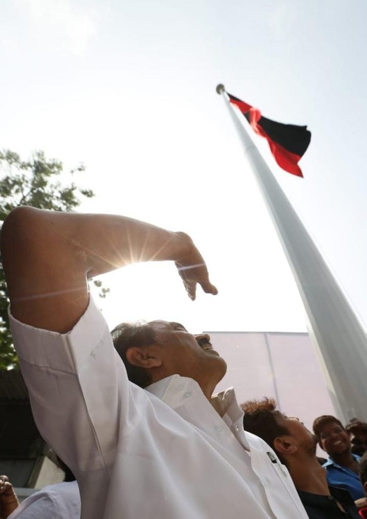 114 அடி உயர கொடி..! தி.மு.க அமைத்த கட்சிக் கொடியின் அம்சங்கள் என்ன ...