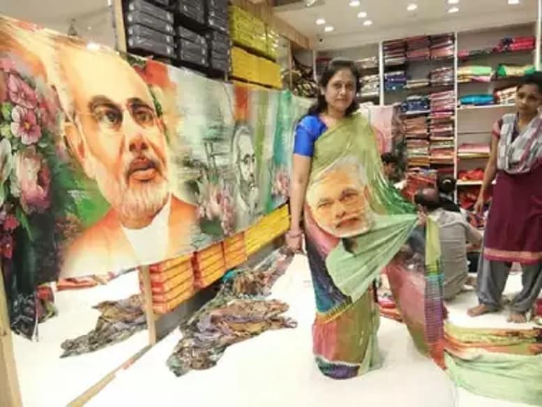 குஜராத்தில் மோடி உருவம் பொறித்த சேலை விற்பனை!