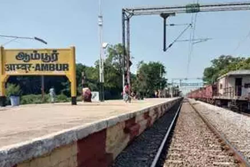 தண்டவாளத்தைக் கடக்க முயன்ற ஒரே குடும்பத்தினரைச் சேர்ந்த 3 பேர் ரயில் ...