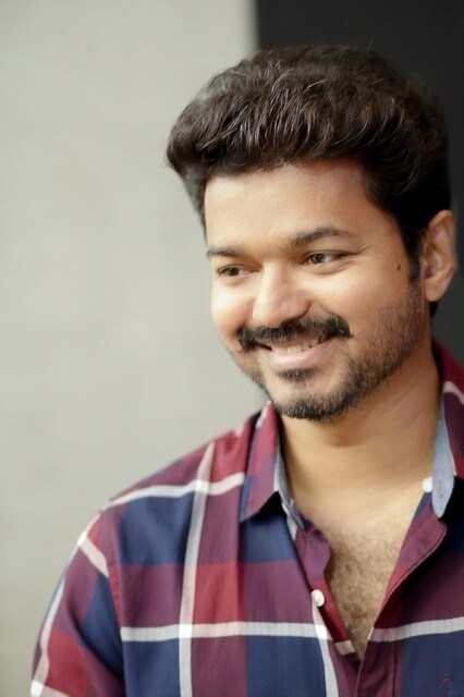 இதுவரை பார்க்காத தளபதி விஜய் போட்டோஸ்! – News18 தமிழ்