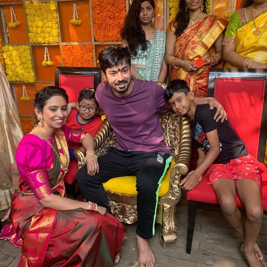 பட்டு வேட்டி சட்டையில் சிம்பு... மஹத் திருமண புகைப்படங்கள்! – News18 தமிழ்